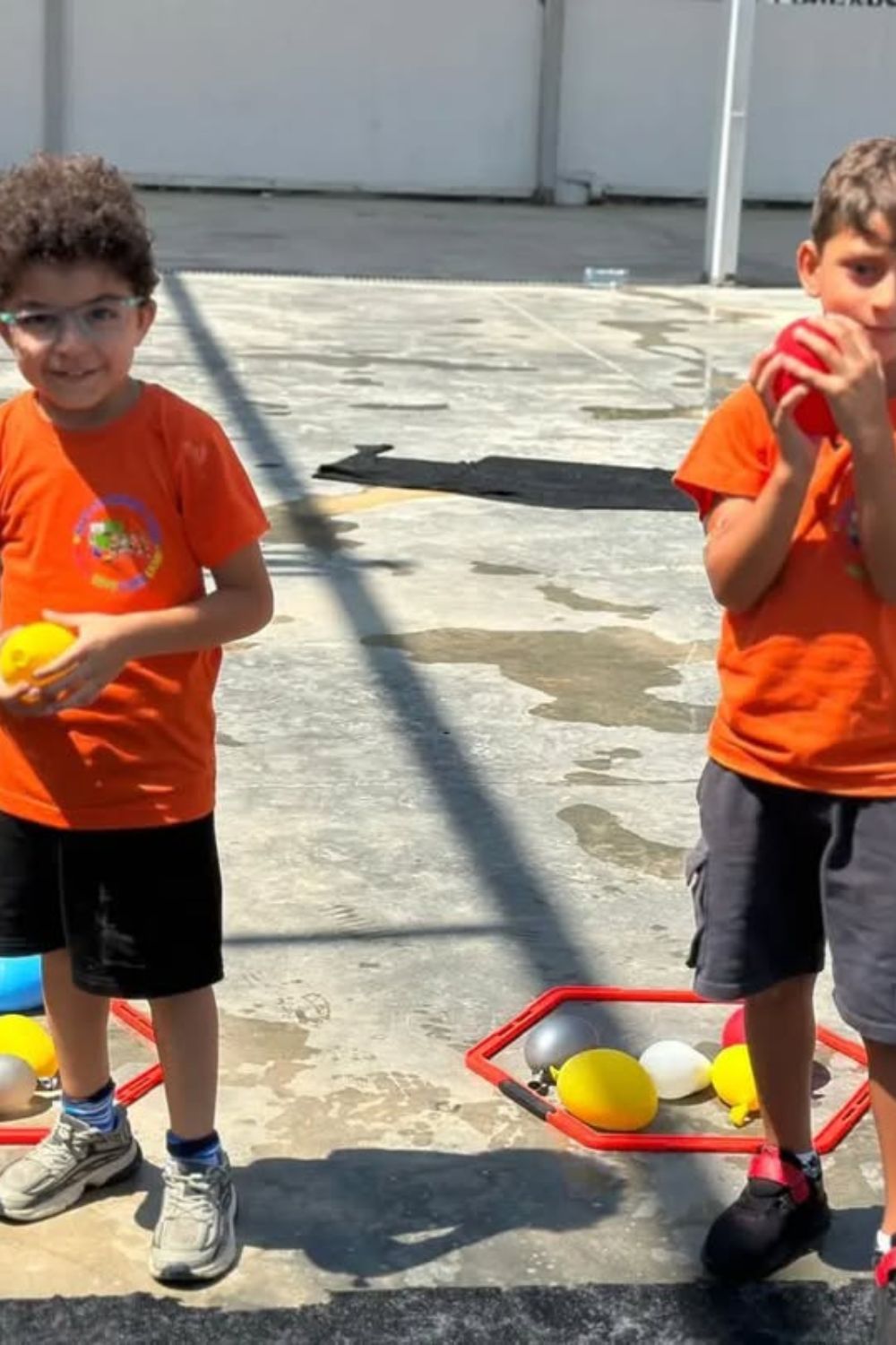 20 Water Balloon Games Ideas for 2026 – Fizzy Flare