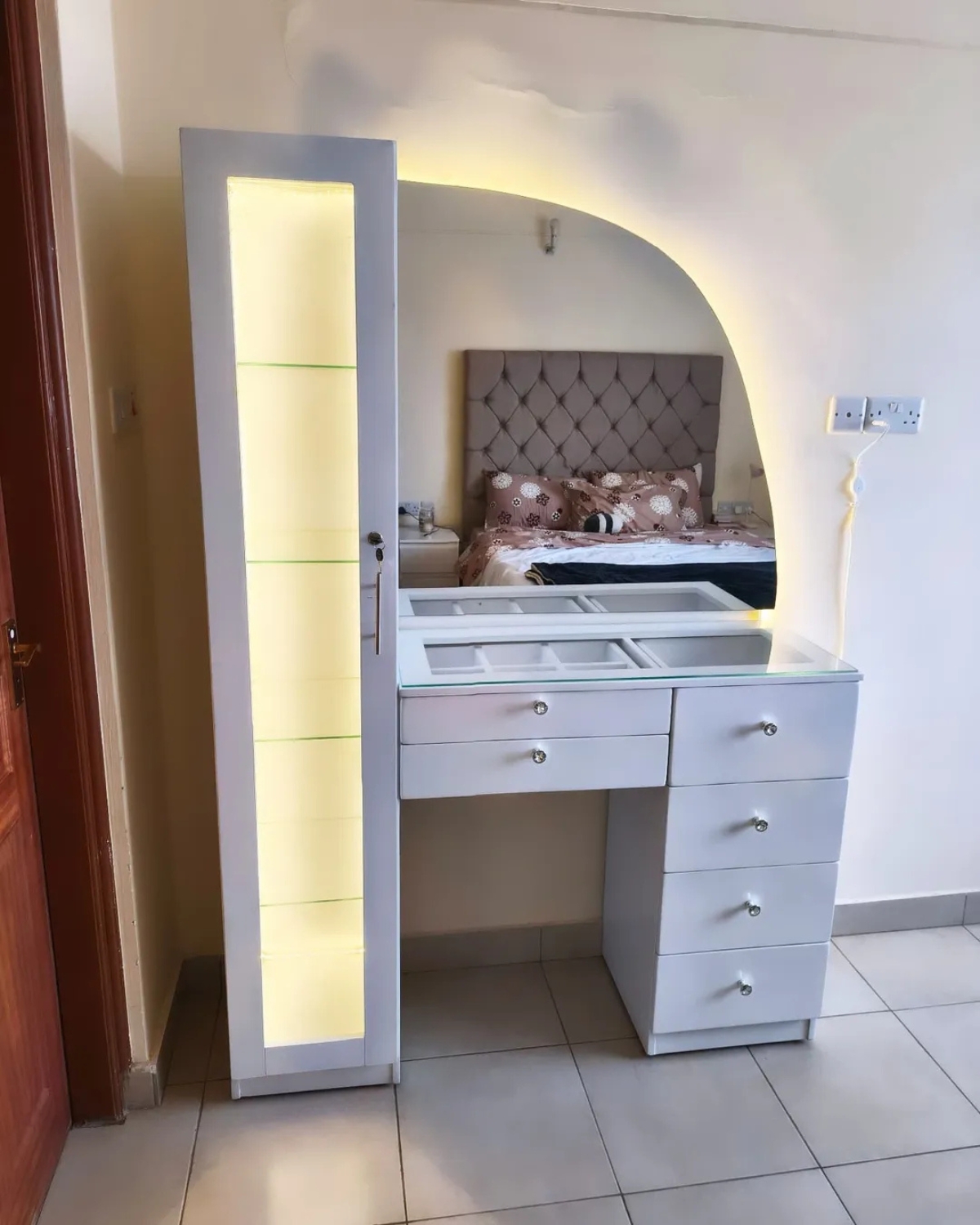Create Your Dream Makeup Station with These DIY Tips – Fizzy Flare